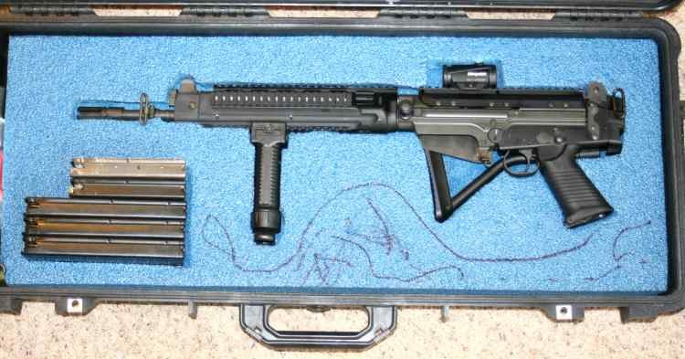 Beretta Neos Carbine kit and Pistol with Extras on www.Gun.Rodeo